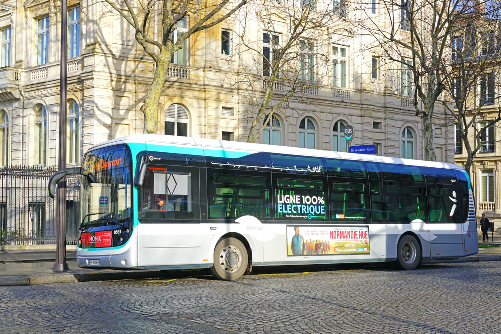 מפעיל התחבורה בפריז יכניס קרוב ל-800 אוטובוסים חשמליים לשירות – EV ...