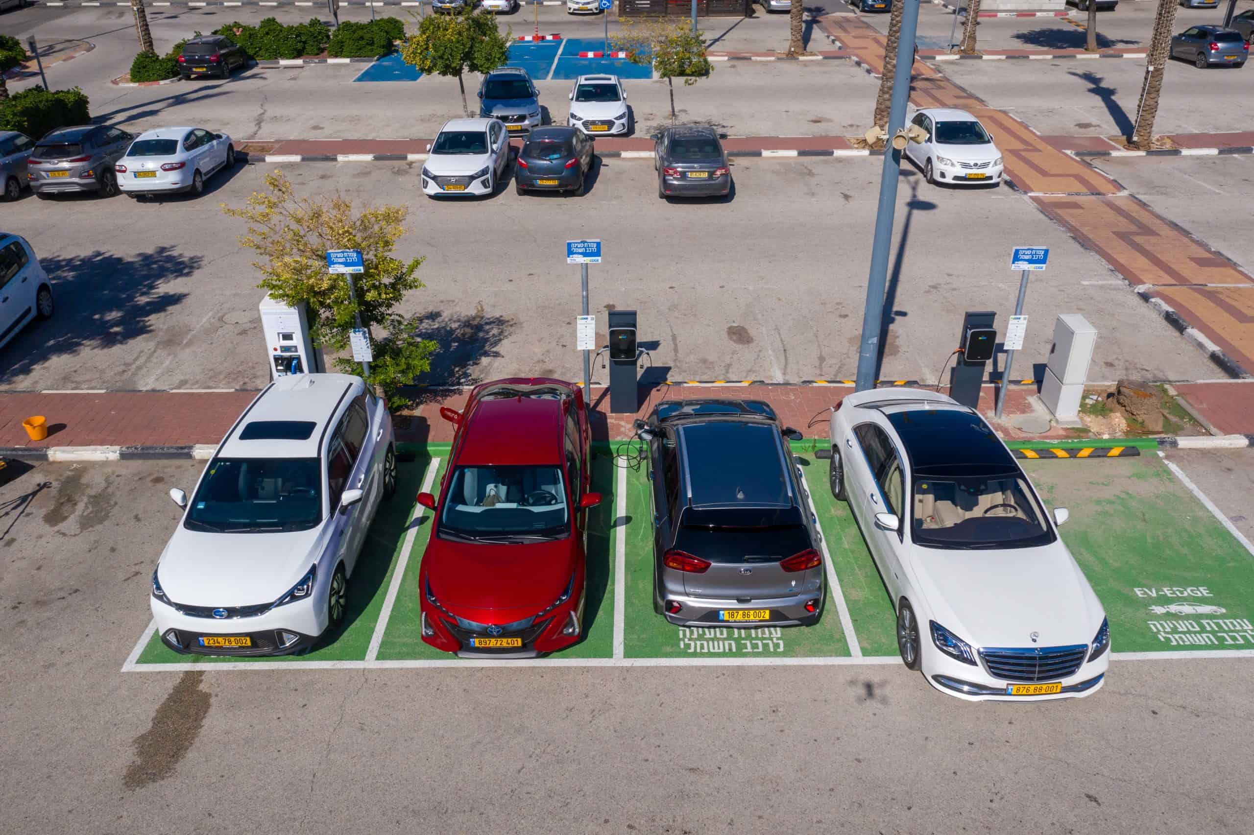 בקרוב עמדות טעינה בתחנות דלק? פז תרכוש 50% מ-EV Edge – EV Magazine