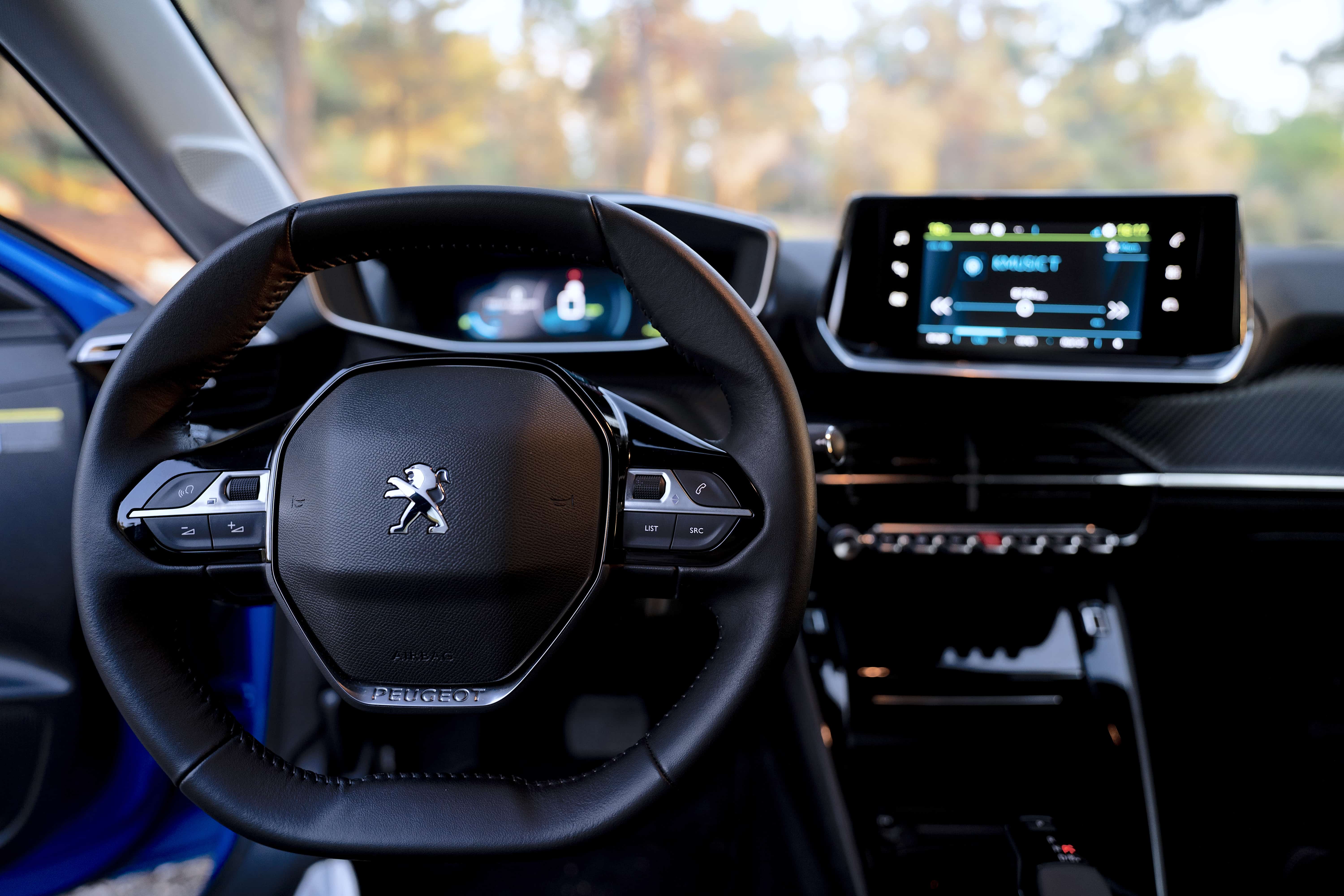 פיג׳ו e208 חשמלית - מבחן דרכים – EV Magazine | מגזין רכב חשמלי