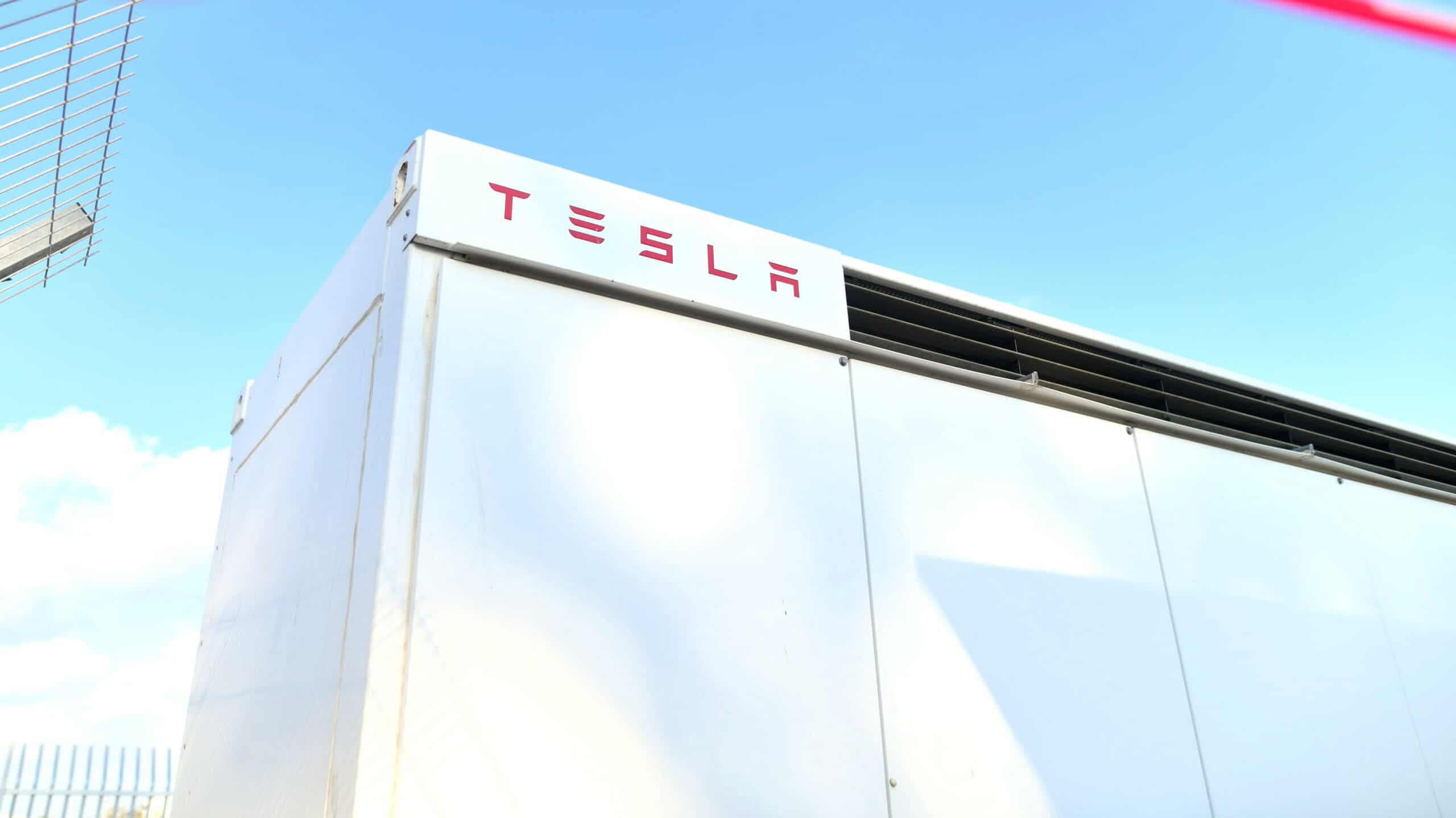 אגירה: סוללת ענק של טסלה בישראל, פרויקט ייחודי – EV Magazine