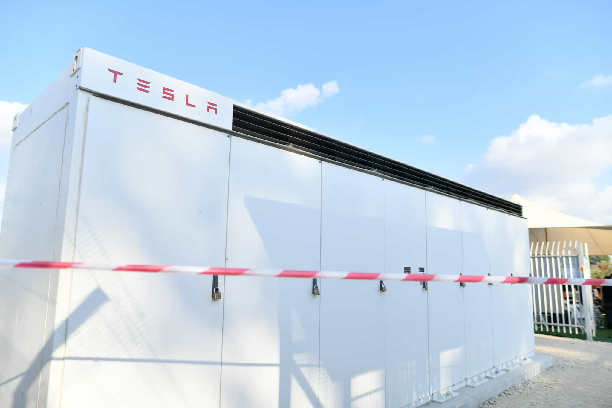 אגירה: סוללת ענק של טסלה בישראל, פרויקט ייחודי – EV Magazine