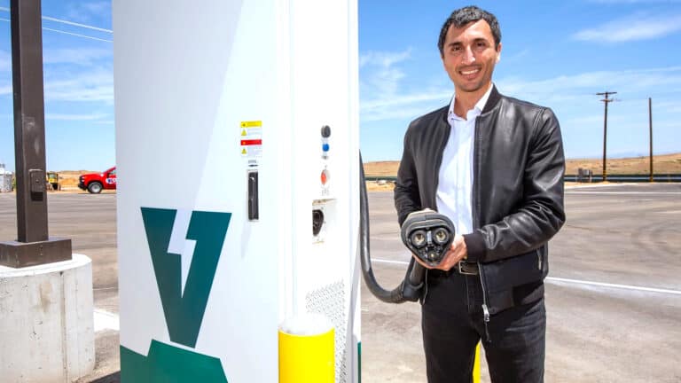 תחנת טעינה מגה-מהירה למשאיות נפתחה בקליפורניה – EV Magazine
